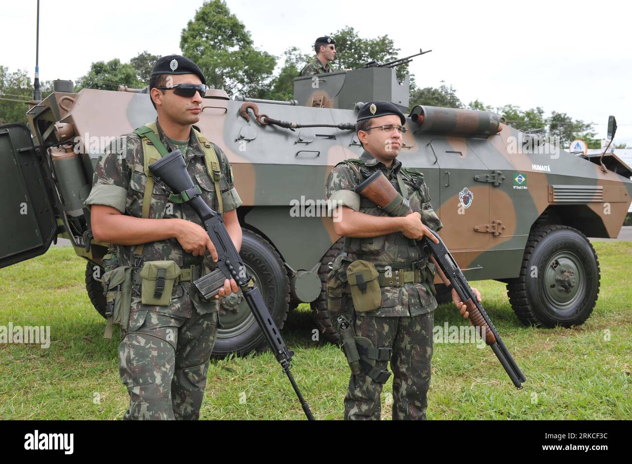 Brazilian army tanks Banque de photographies et d’images à haute ...