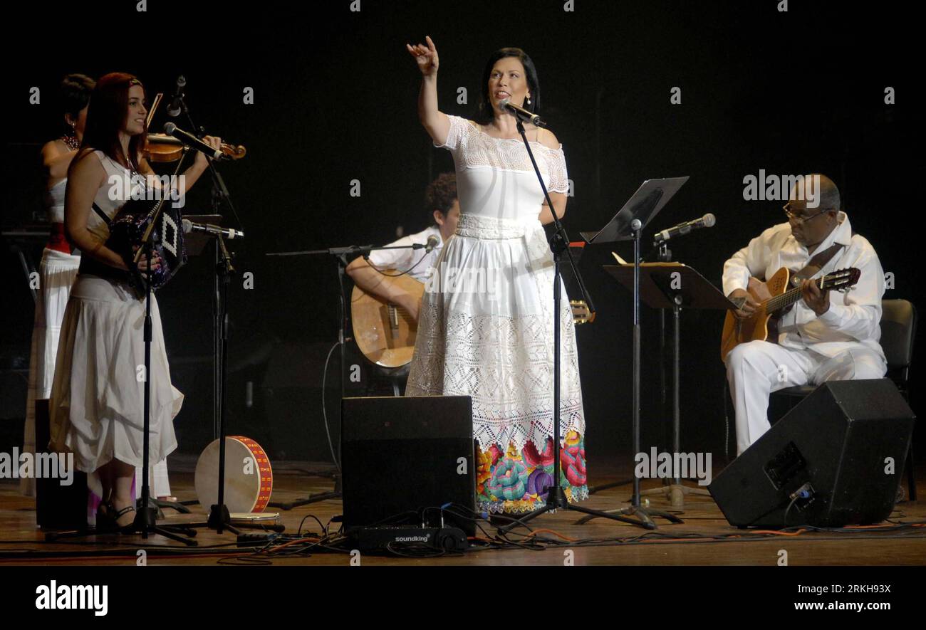 Guayasamin fidel castro Banque de photographies et d’images à haute ...