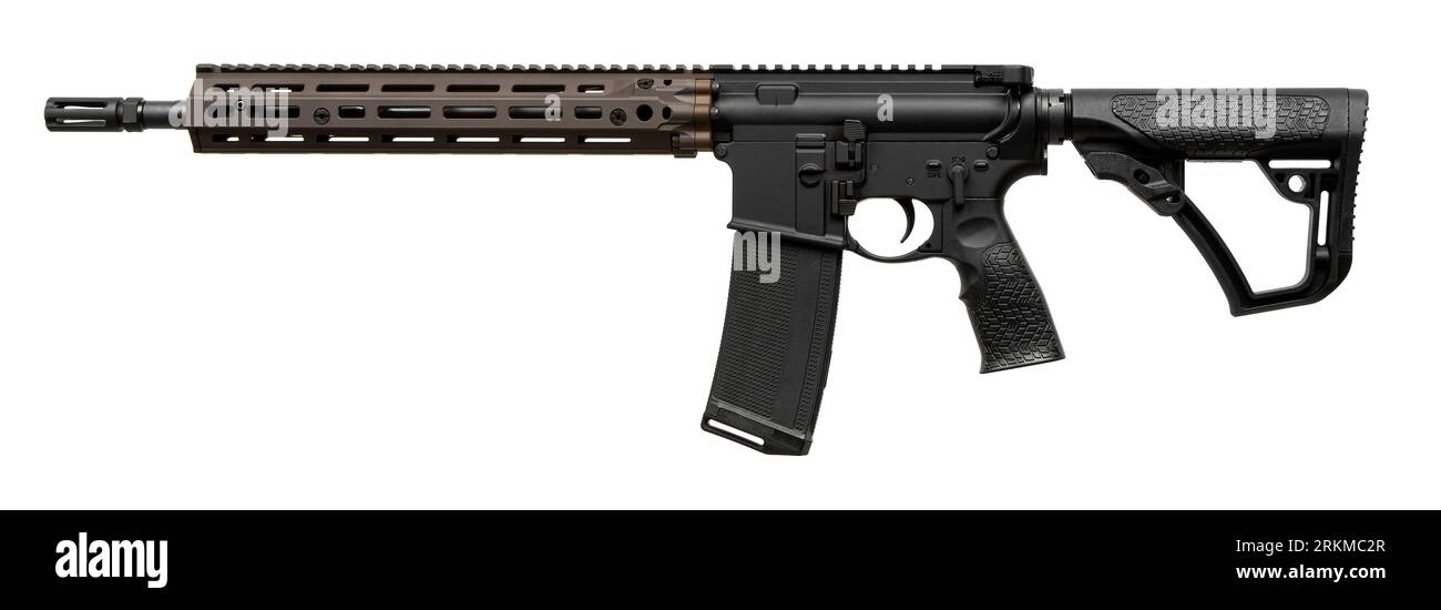 Fusil automatique moderne isolé sur fond blanc. Armes pour la police ...