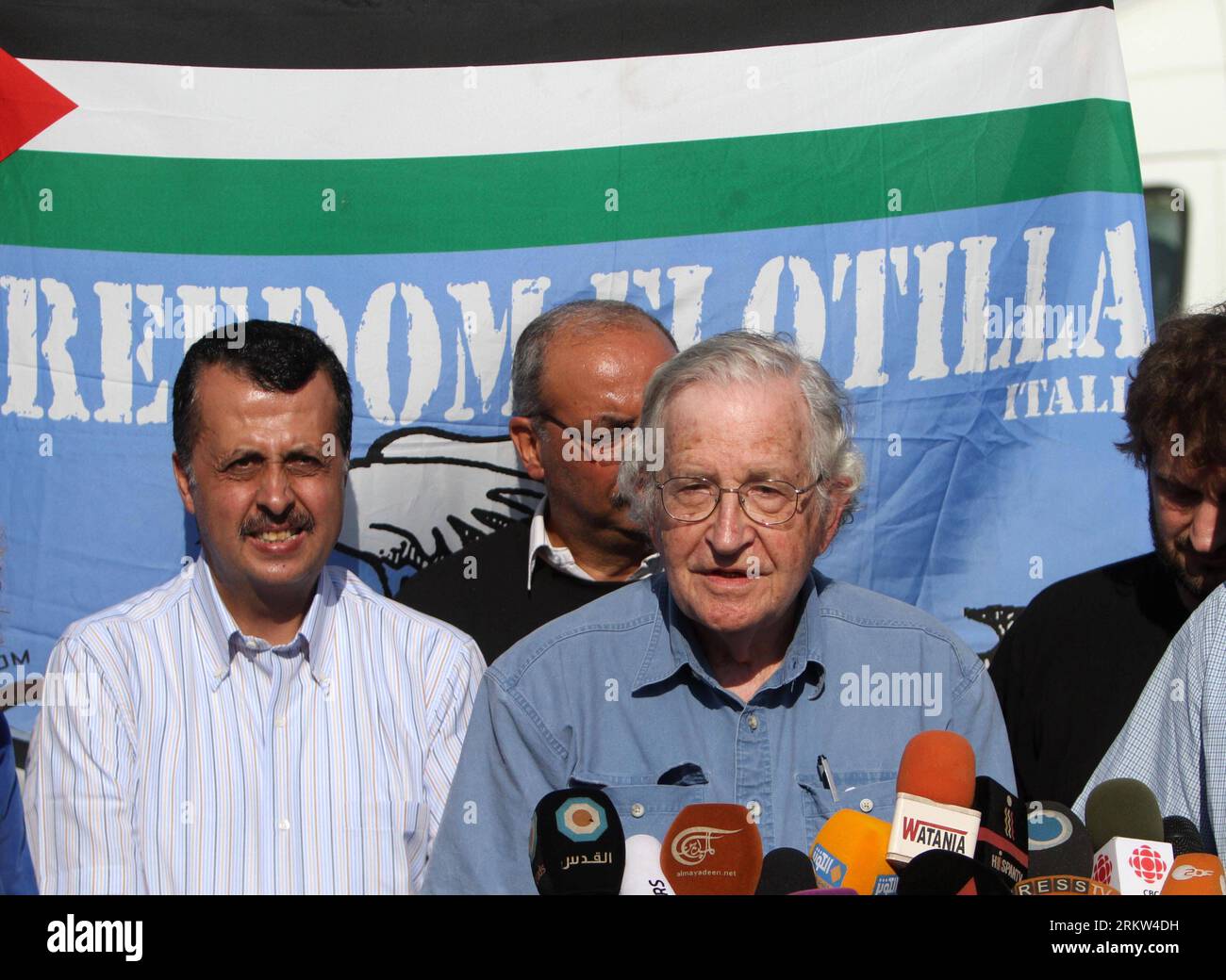 Noam chomsky Banque de photographies et d’images à haute résolution - Alamy