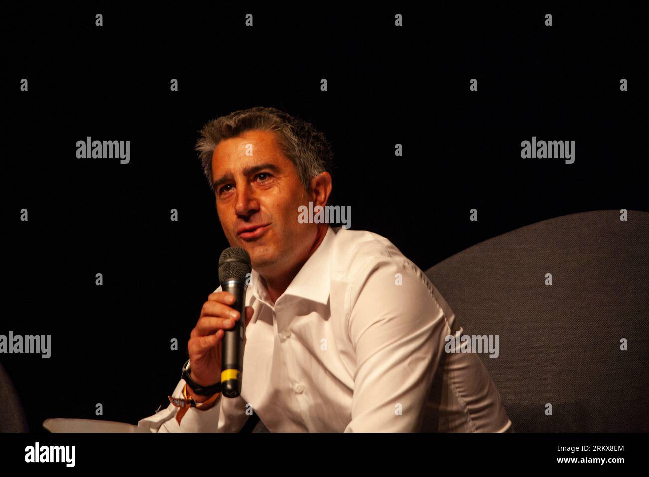 Portrait de François Ruffin, conférence avec François Ruffin, député ...