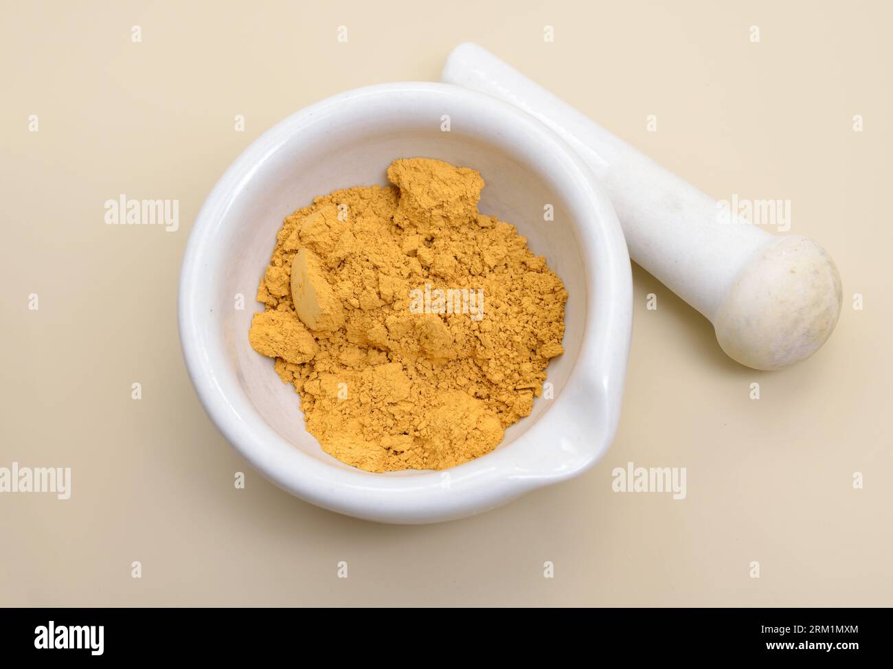 Poudre d'argile ocre et boue Banque de photographies et d’images à ...