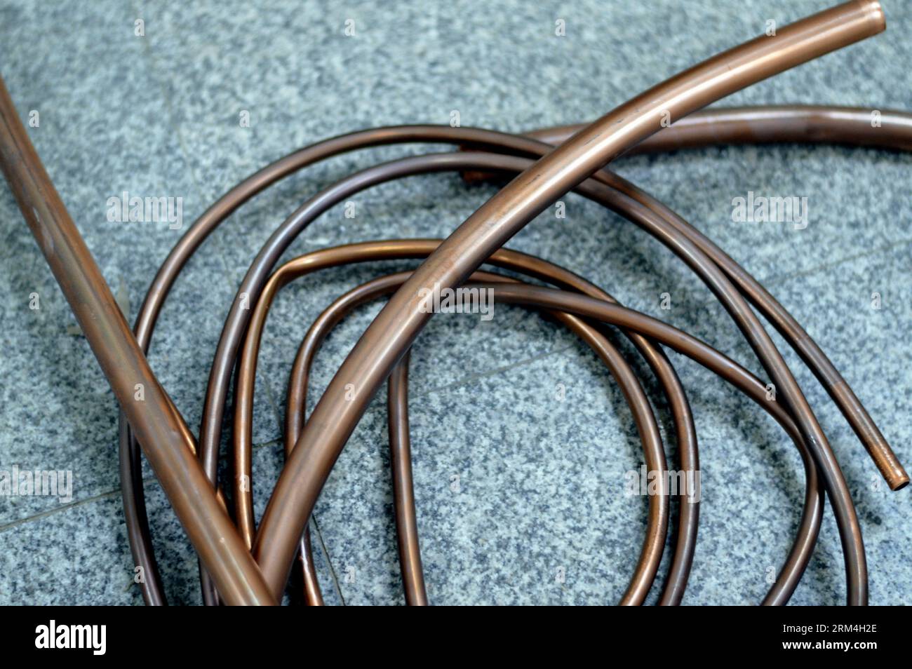 Tubes de tuyaux en cuivre de climatisation sans le couvercle en ...