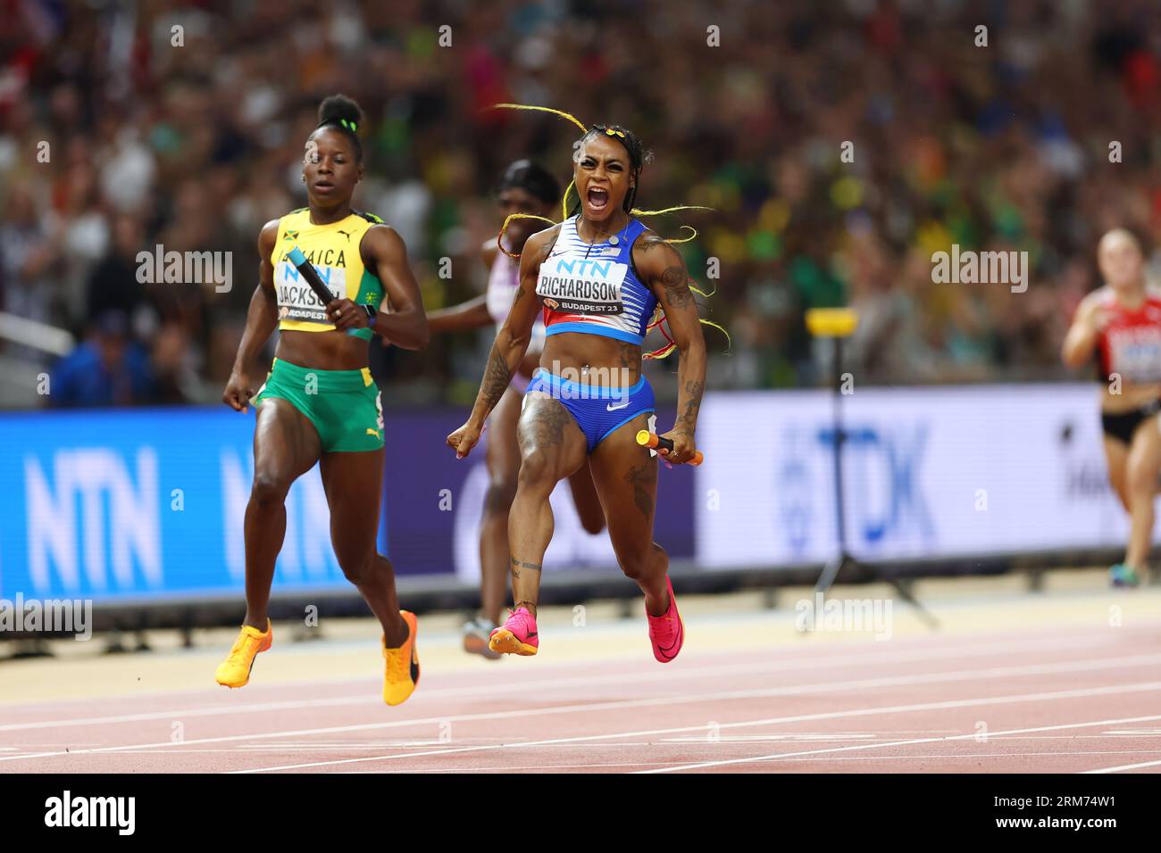 Centre national d'athlétisme, Budapest, Hongrie. 26 août 2023. (De G à D) Shericka Jackson (JAM ...