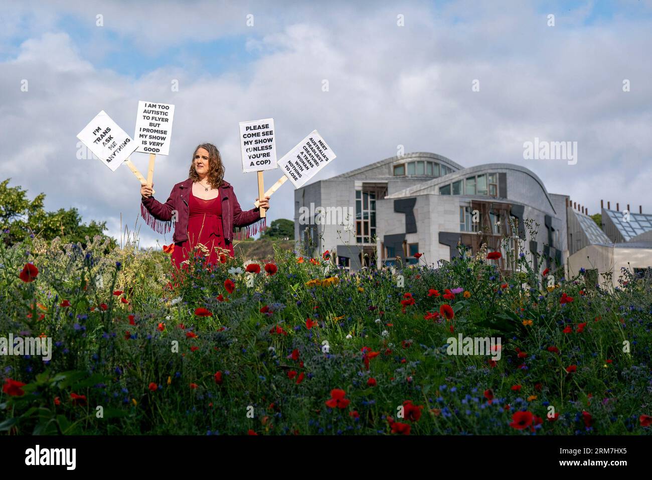 La comédienne australienne Anna Piper Scott, se tient devant le ...