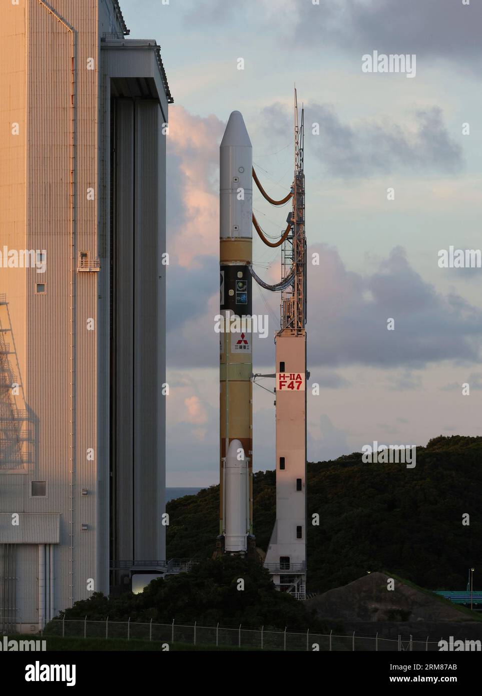 H2A rocket No.47 moves to the launch site at Tanegashima Space Center ...