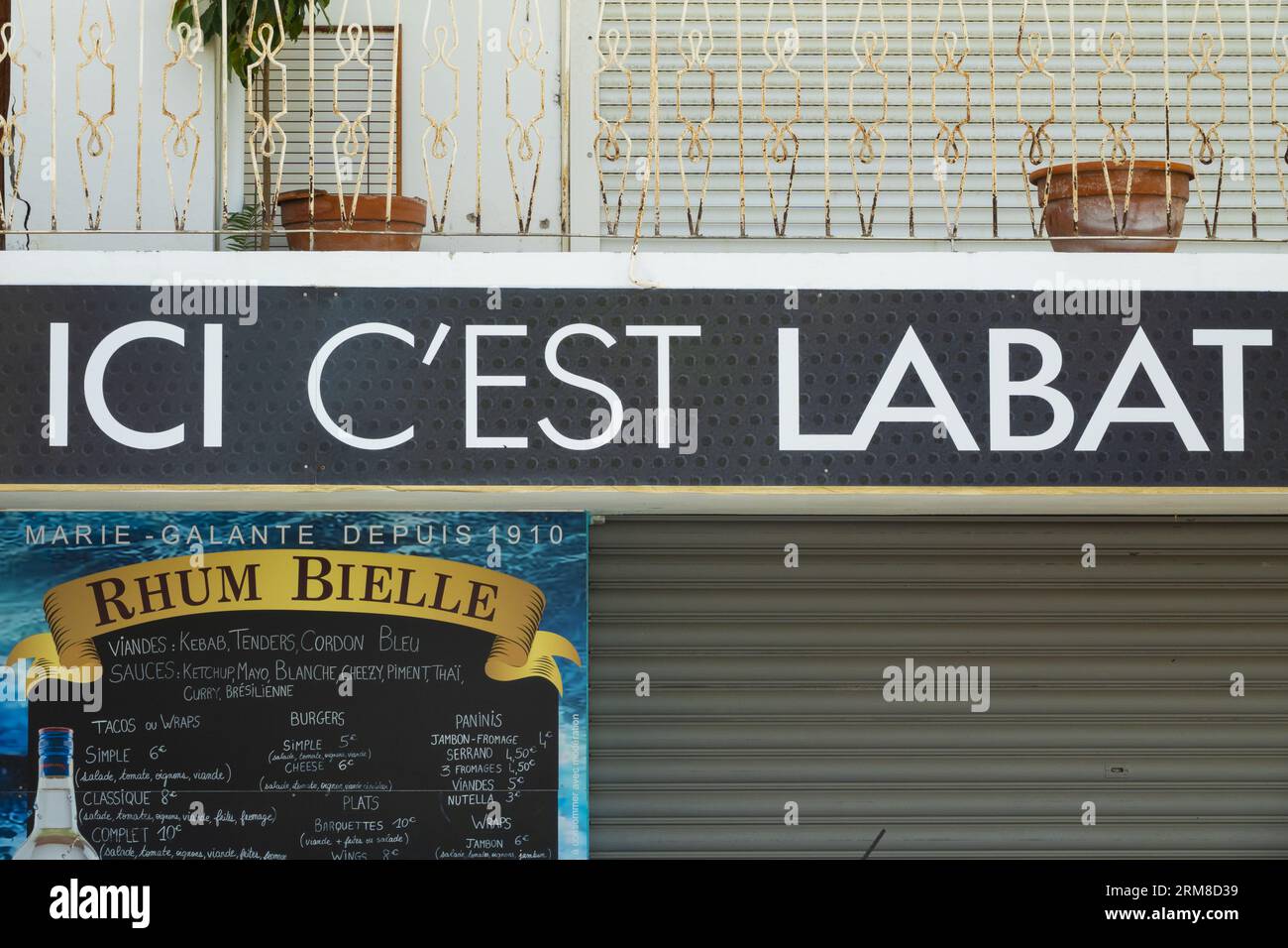 GUADELOUPE, ILE DE MARIE-GALANTE, GRAND-BOURG, PUBLICITE CLIN D'OEIL ...