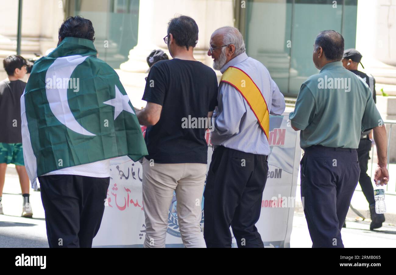 Pakistanian flag Banque de photographies et d’images à haute résolution ...