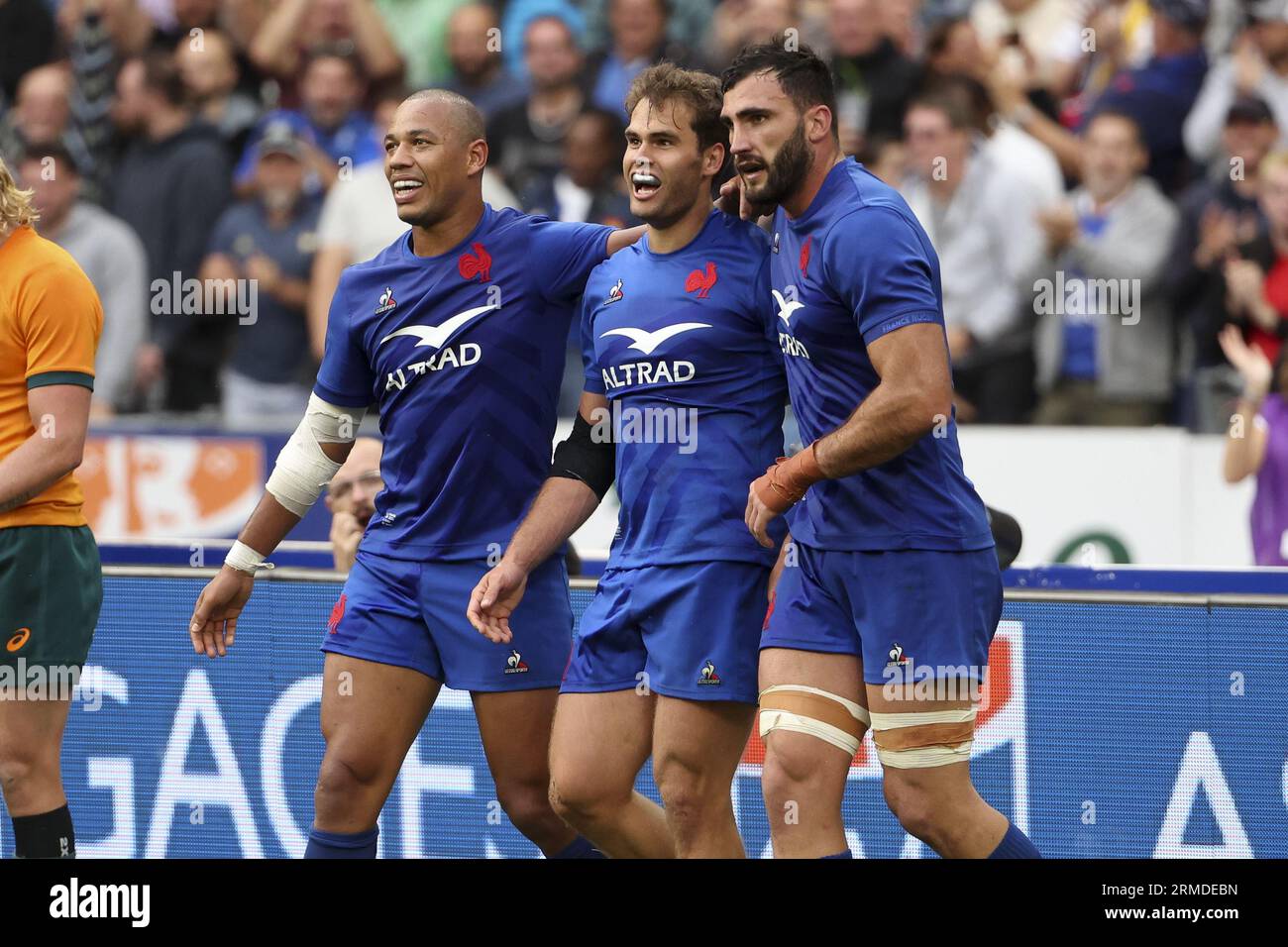 Damian Penaud de France célèbre son essai avec Gael Fickou, Charles Ollivon de France lors de la ...