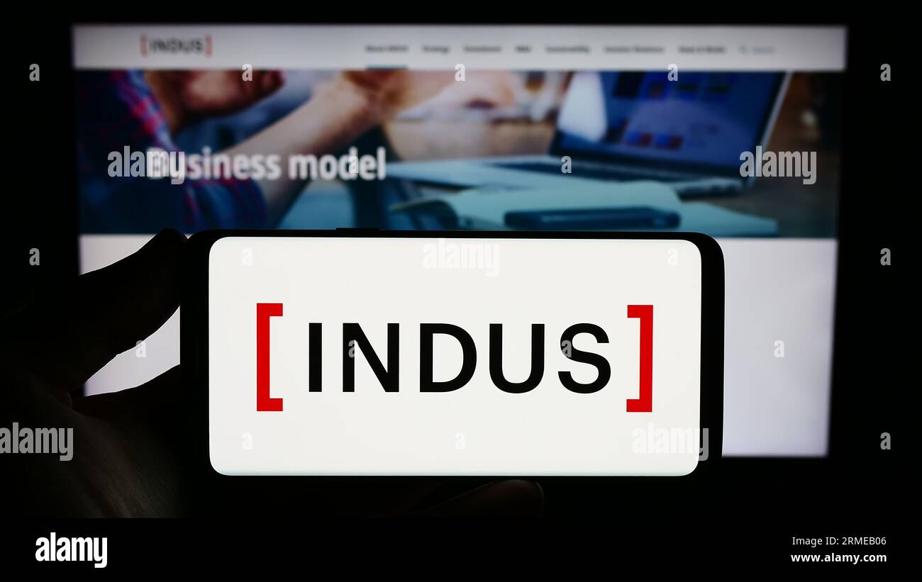 Indus tenant le logo Banque de photographies et d’images à haute ...