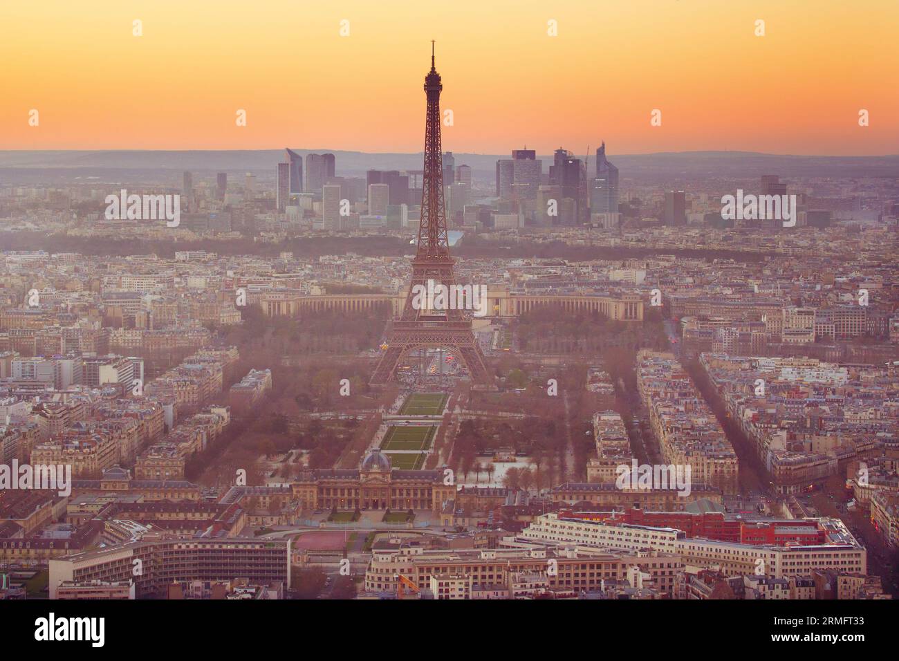 Vue aérienne de la tour eiffel Banque de photographies et d’images à haute résolution - Page 2 ...