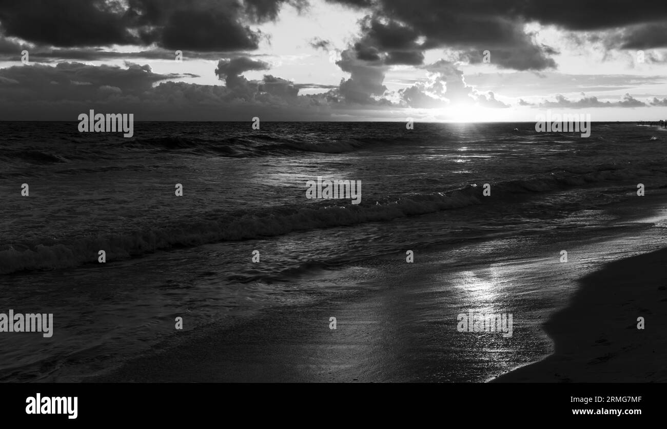 Bavaro beach dominican republic Banque d'images noir et blanc - Alamy
