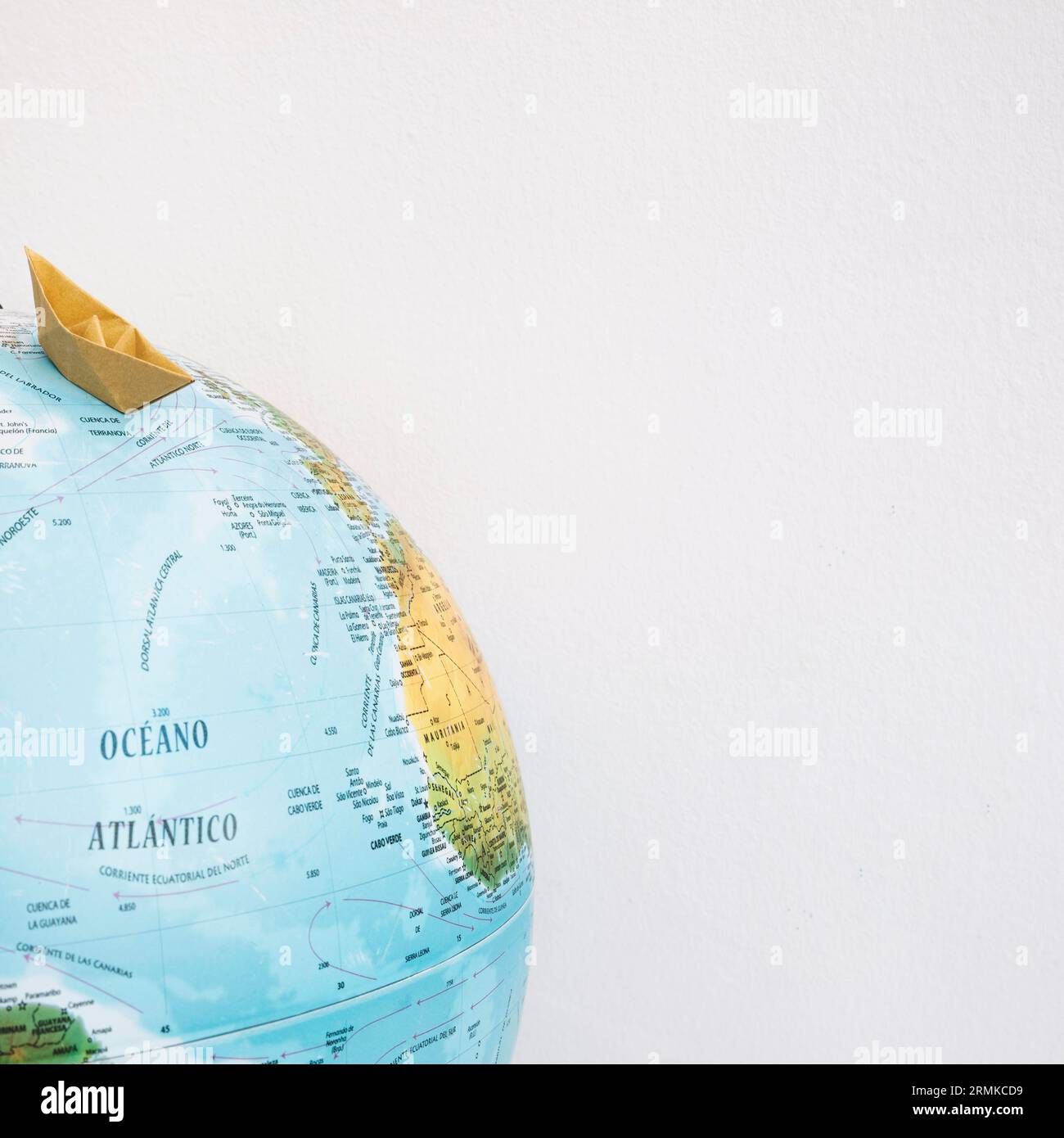 Origami ball Banque de photographies et d’images à haute résolution - Alamy