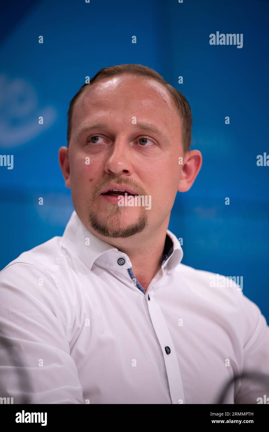 29 août 2023, Brandebourg, Potsdam : Felix Teichner, membre de l'AfD au ...