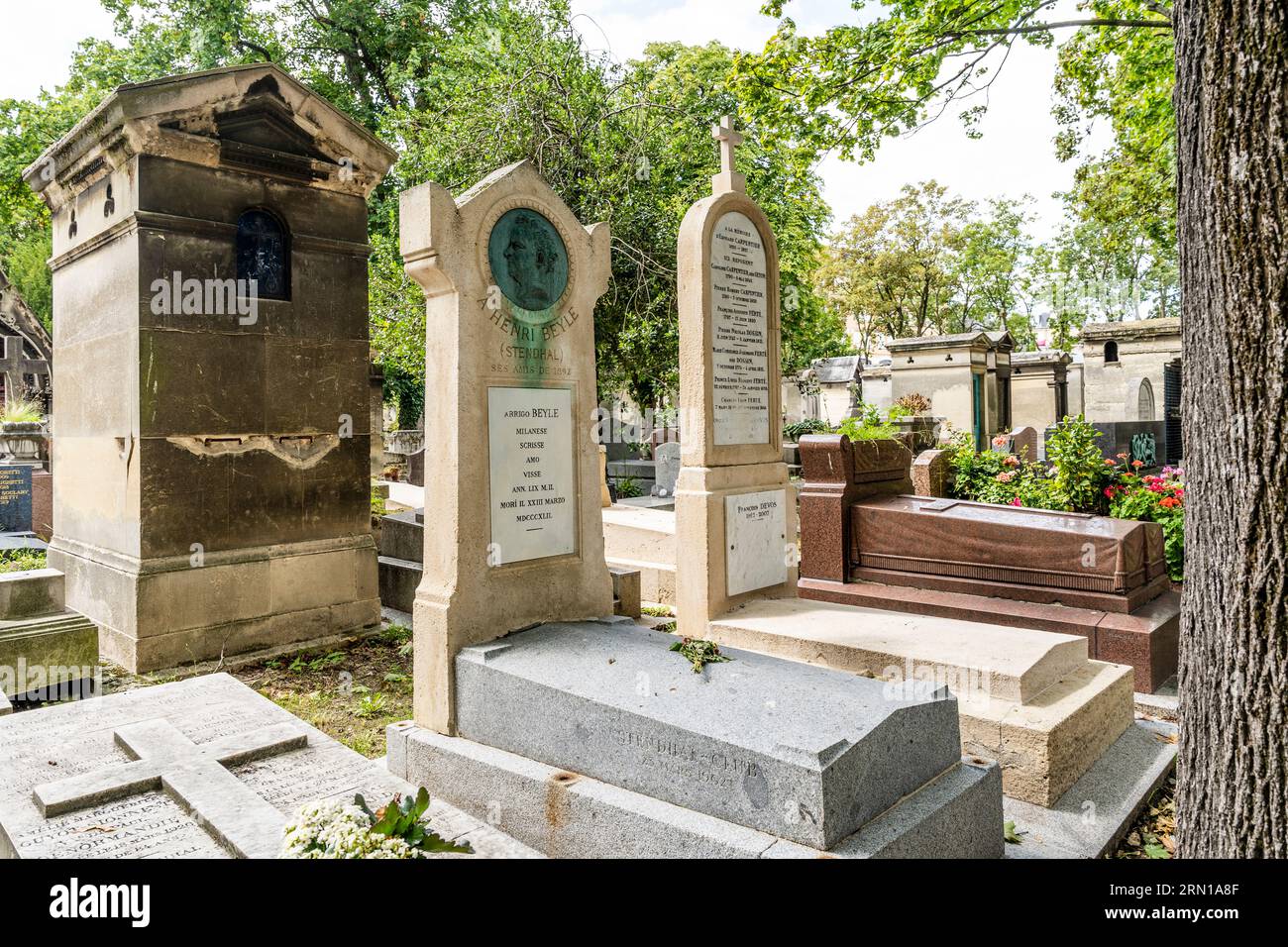 Tombe de l'écrivain français Stendhal (Henri Beyle), dans le monumental ...