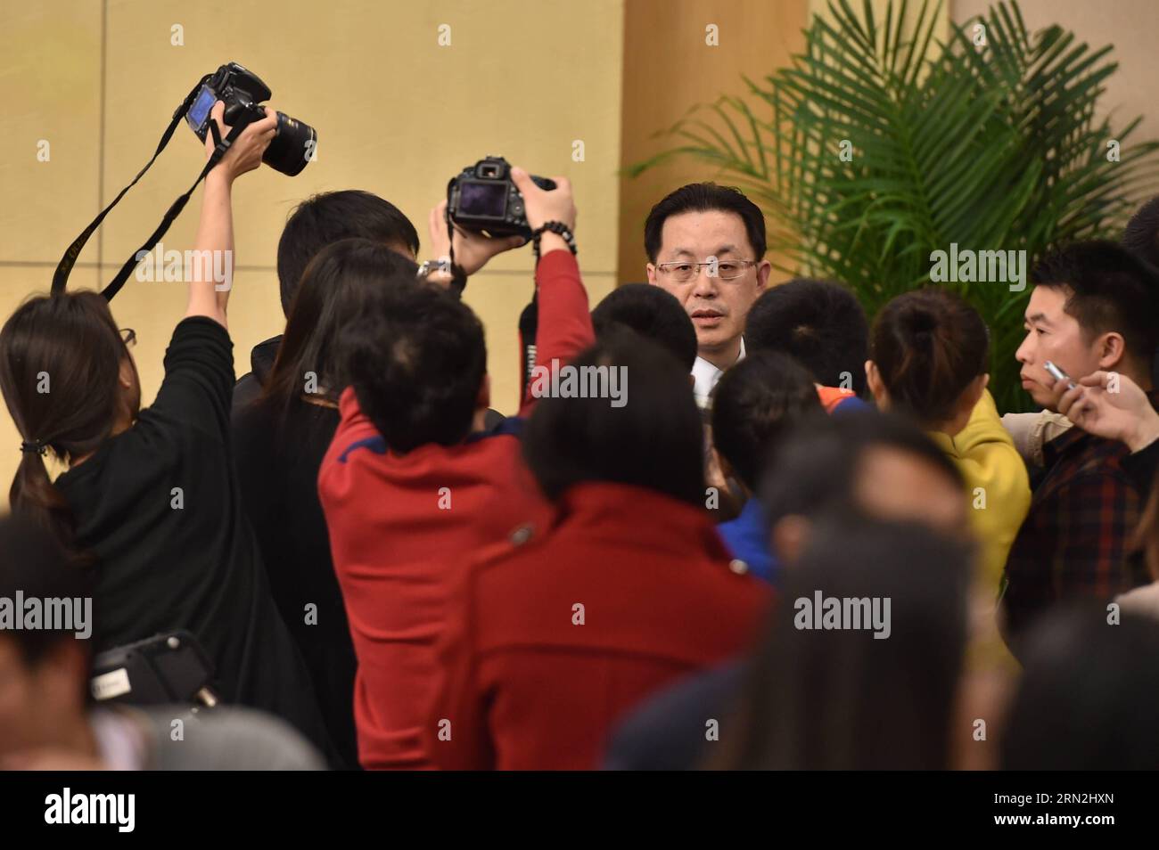 (150309) -- BEIJING, 9 mars 2015 -- les journalistes continuent de ...