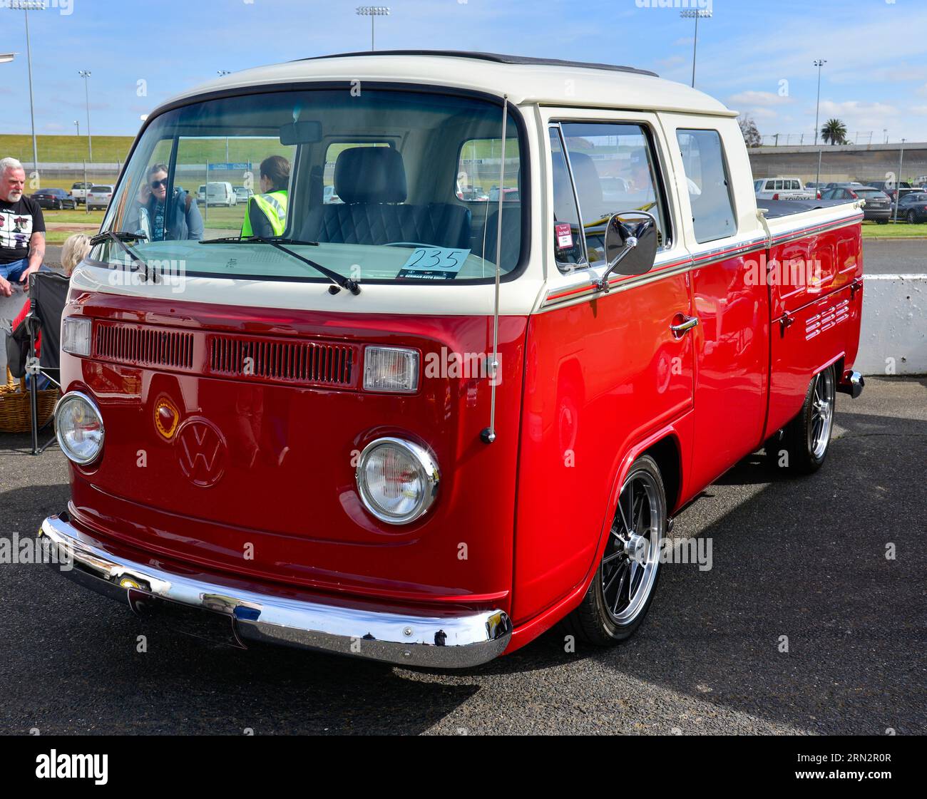 Camping car rouge et blanc Banque de photographies et d’images à haute ...