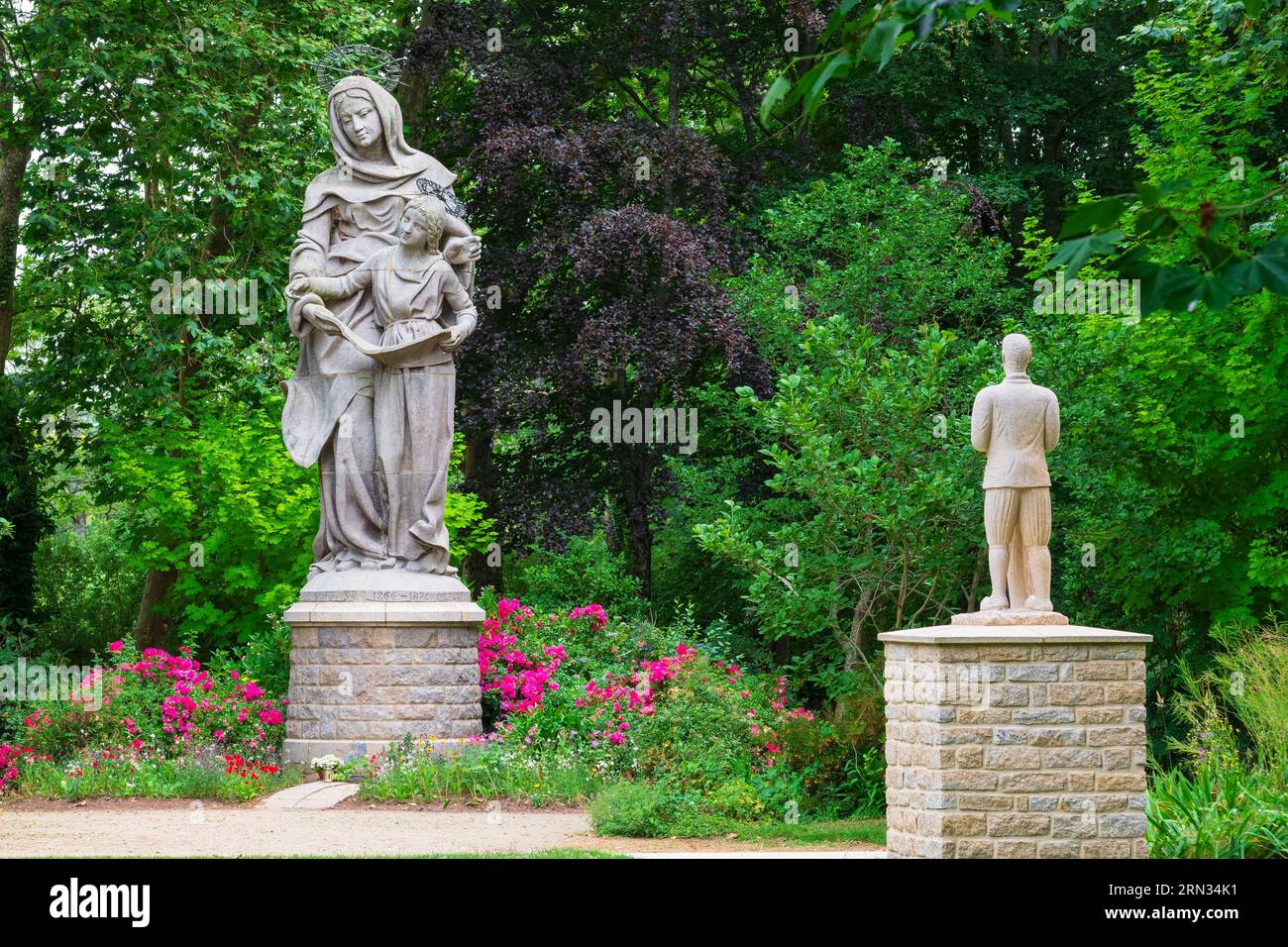 France, Morbihan, Sainte-Anne-d'Auray, parc du sanctuaire de Sainte ...