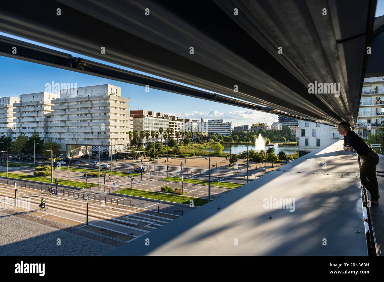 France, Hérault, Montpellier, quartier Port Marianne autour du bassin ...
