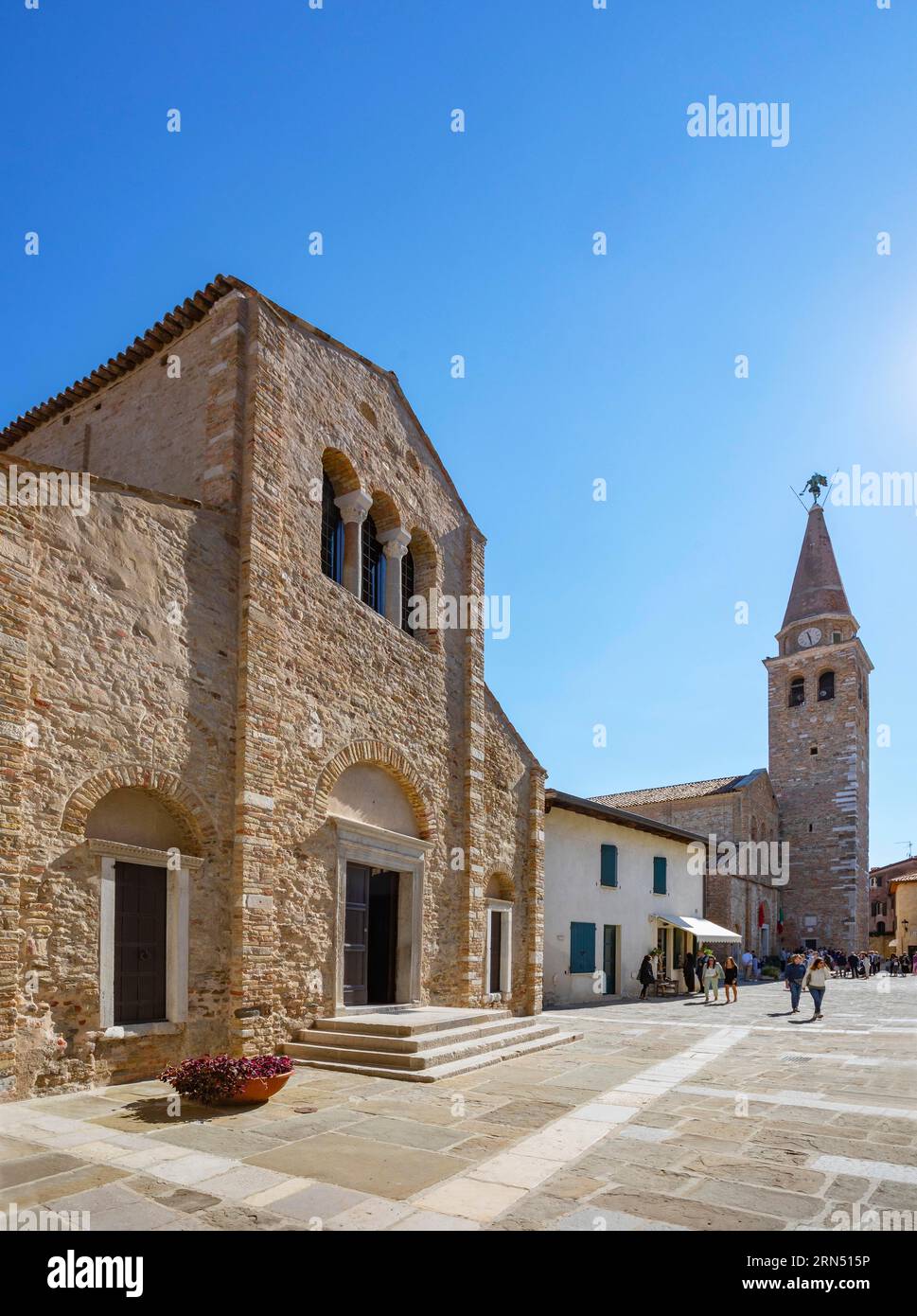 Basilique de santa giulia Banque de photographies et d’images à haute ...