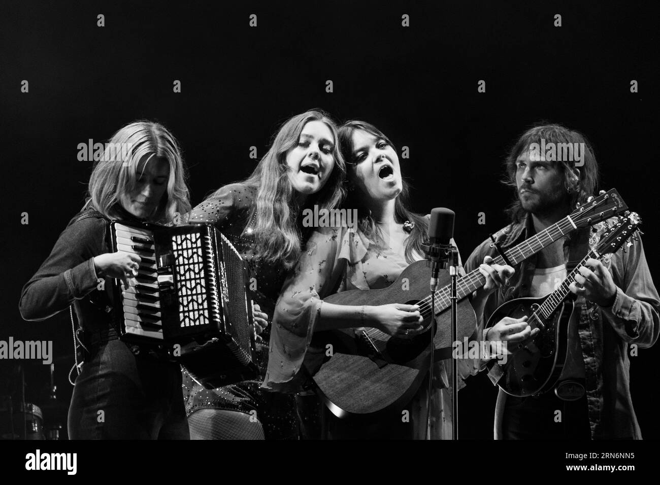 Klara soderberg and johanna soderberg first aid kit Banque d'images ...