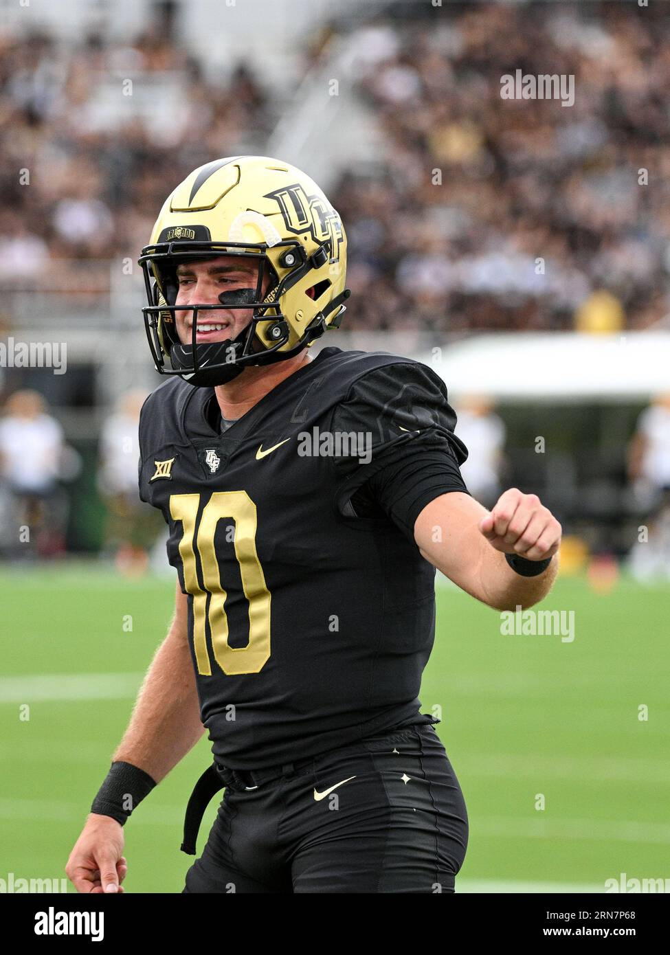 31 août 2023 : le quarterback John Rhys Plumlee (10) de l'UCF lors d'un ...