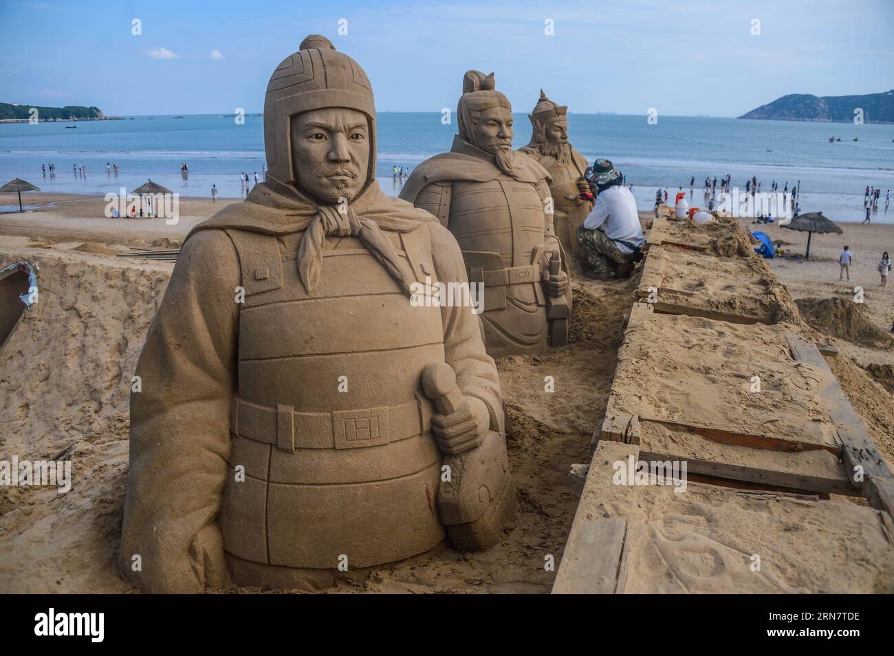 Les sculptures de sable sont photographiées lors du 17e festival ...