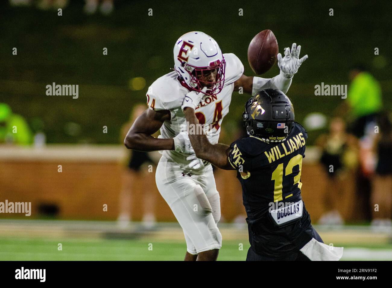 31 août 2023 : le défensif d'Elon Phoenix Dylan Tucker (24 ans) rompt ...