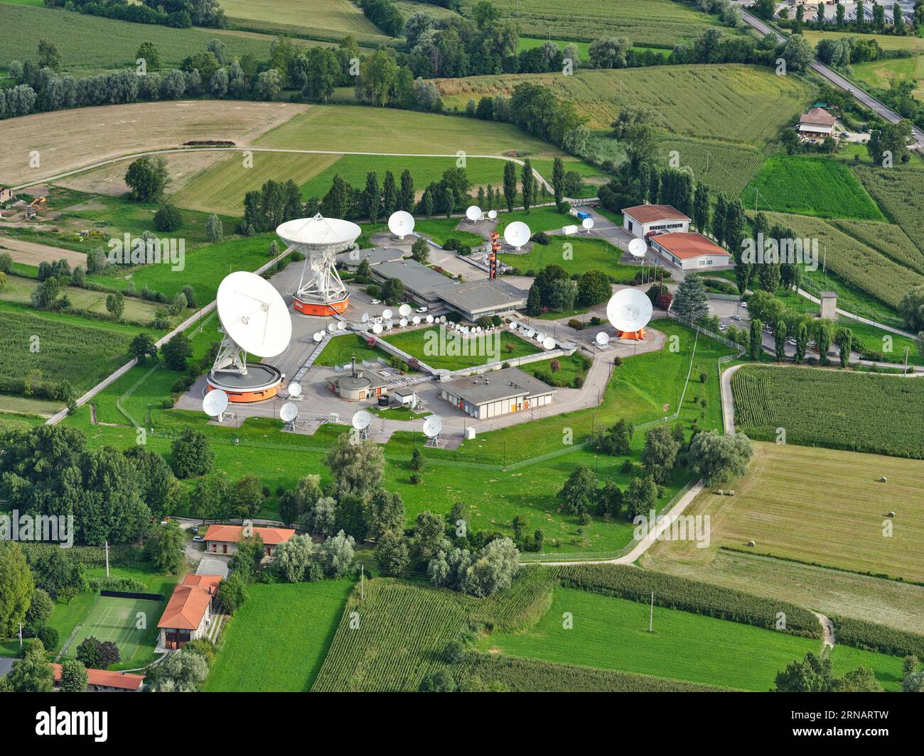 VUE AÉRIENNE. Centre spatial Lario. Gera Lario, province de Como ...