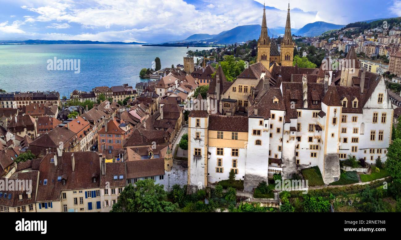 Voyage en Suisse et lieux pittoresques. Vue aérienne drone de Neuchâtel ...