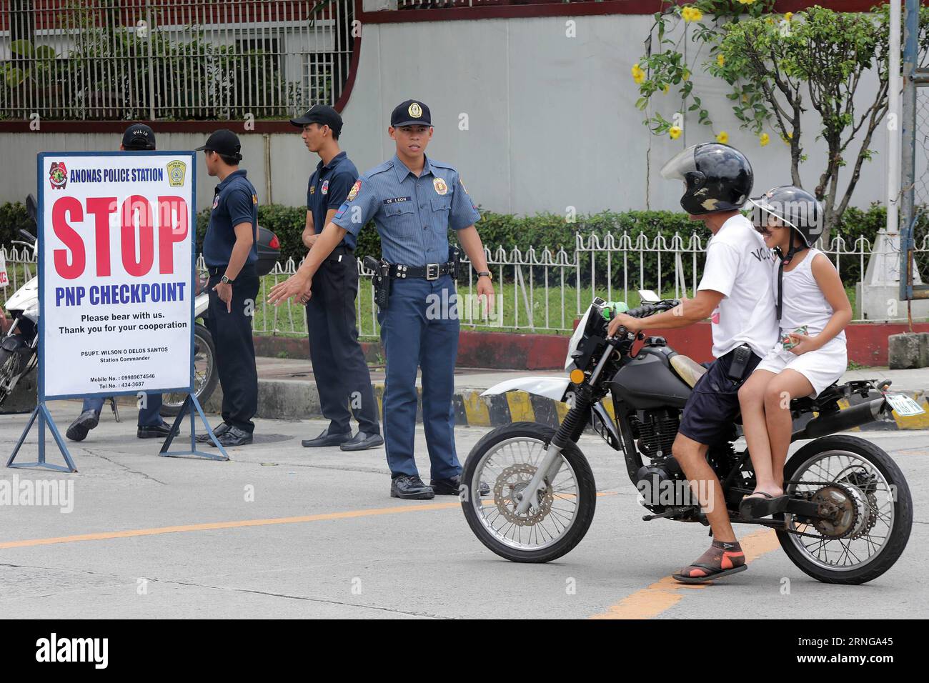 (160915) -- QUEZON CITY, Sept. 15, 2016 -- Policemen from the ...