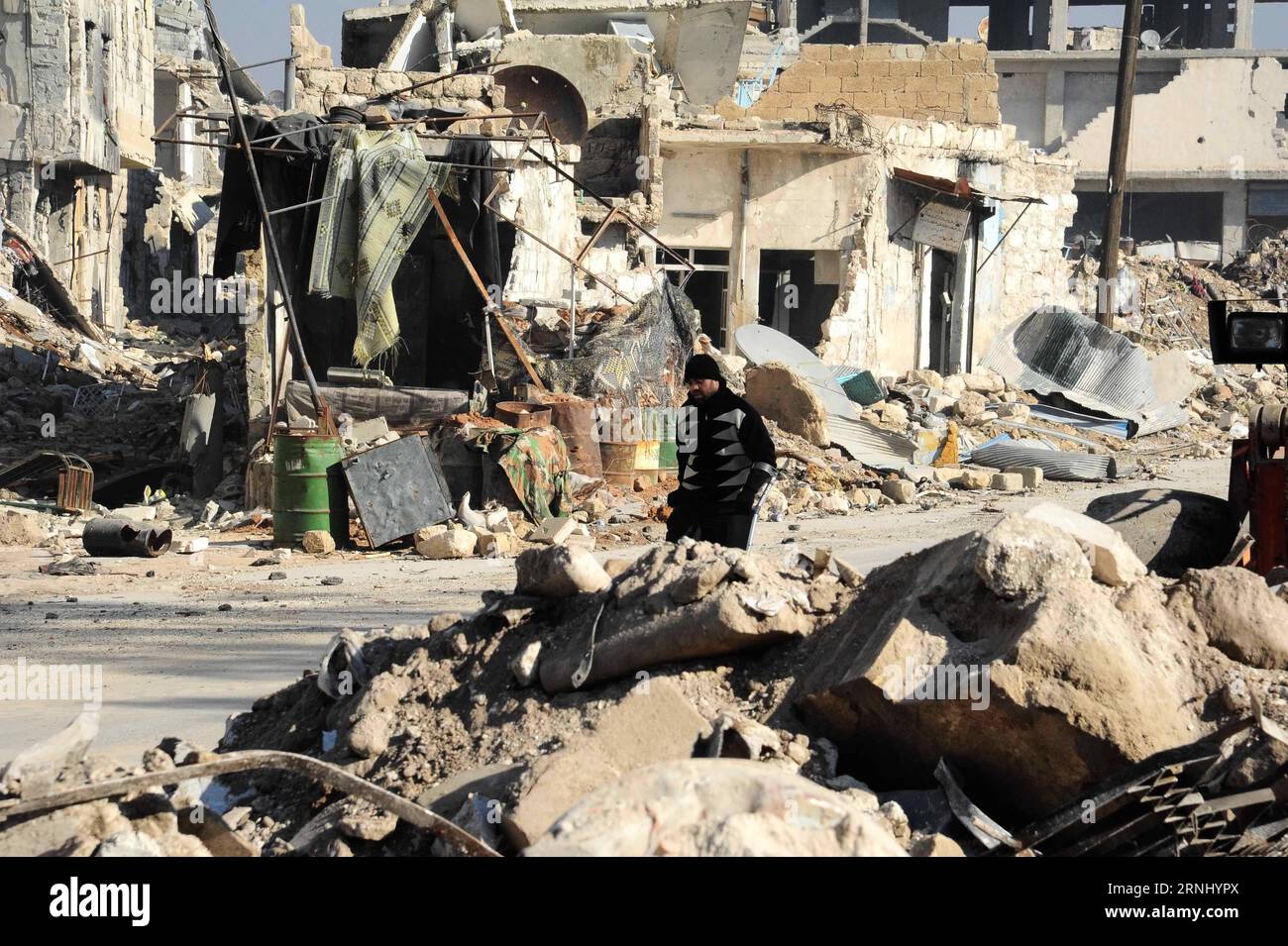 (161220) -- ALEPPO (SYRIA), Dec. 20, 2016 -- A Syrian man returns to ...