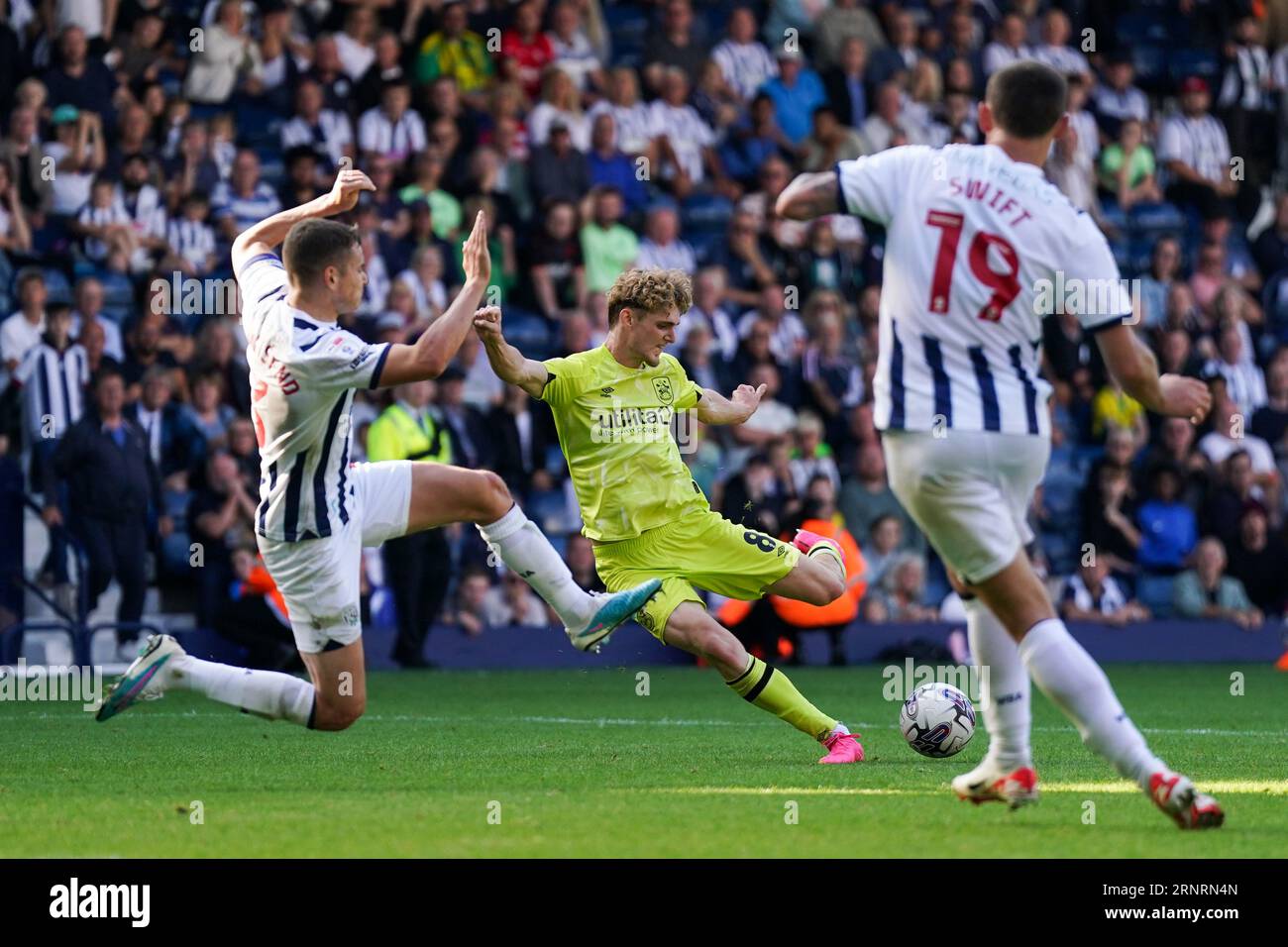 Jack Rudoni de Huddersfield Town marque son deuxième but lors du Sky ...