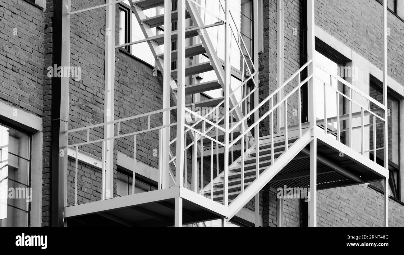 Bâtiment industriel en briques rouges Banque d'images noir et blanc - Alamy