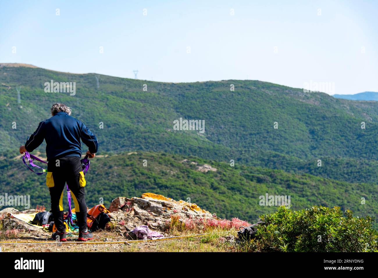 Descente en rappel homme Banque de photographies et d’images à haute ...