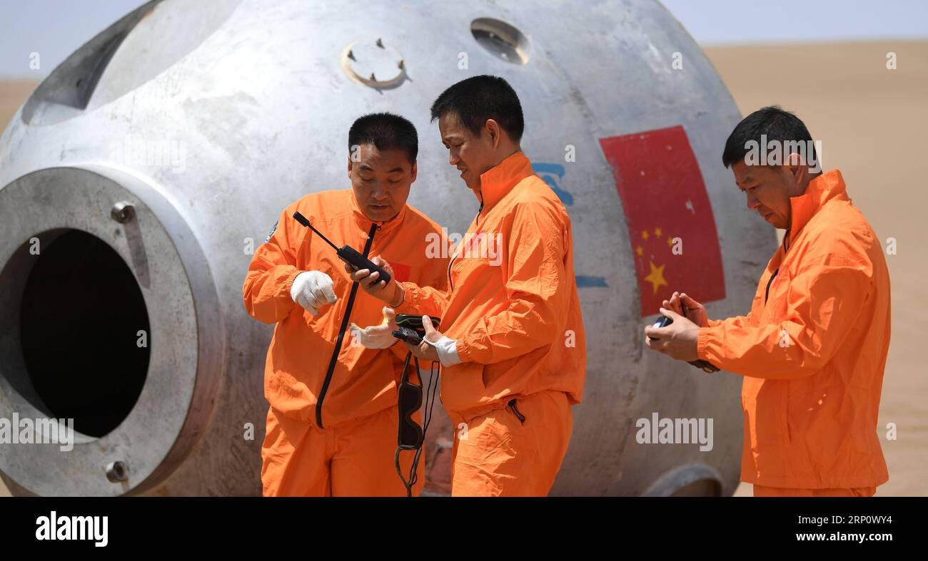 (180527) -- LANZHOU, 27 mai 2018 -- les Taikonautes nie Haisheng (C ...
