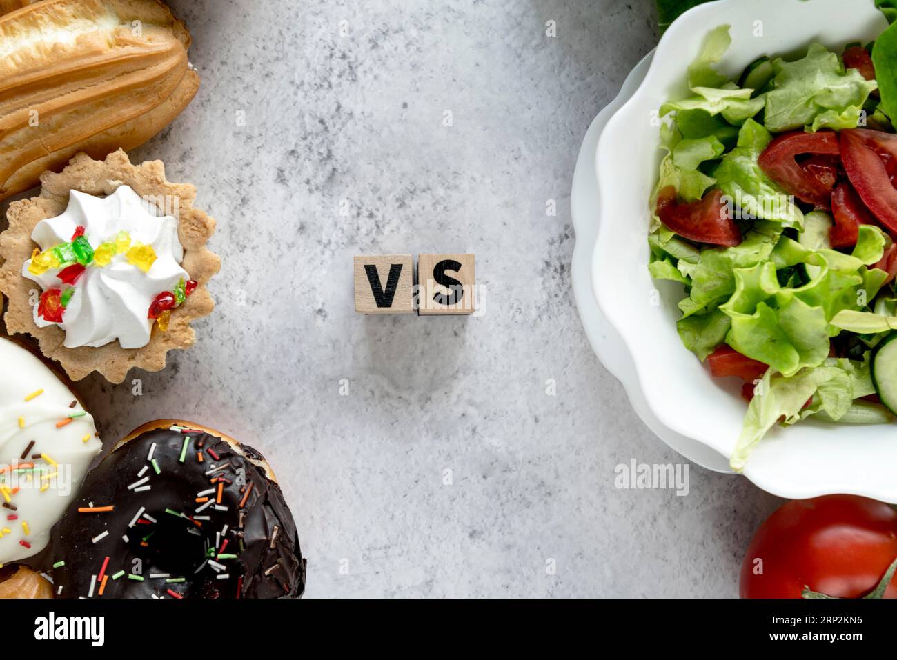 Healthy vs unhealthy food Banque de photographies et d’images à haute ...