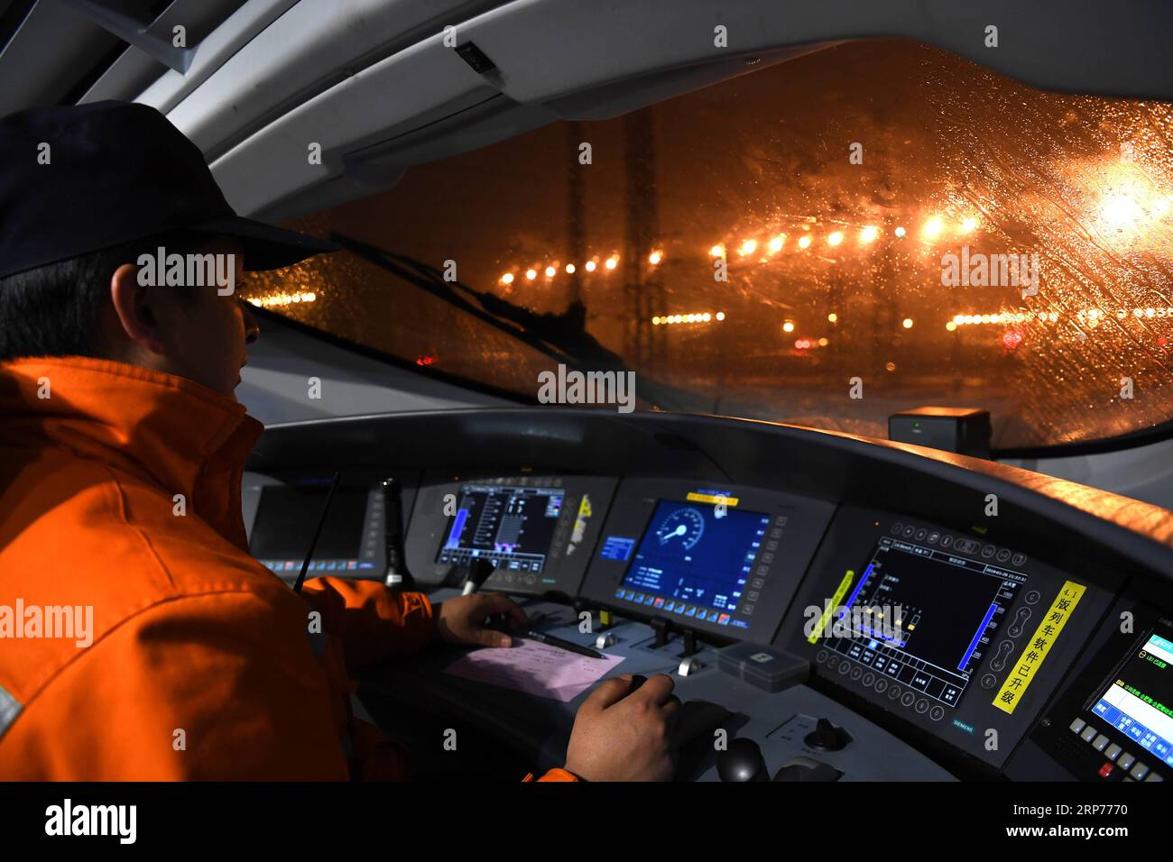(190130) -- HEFEI, 30 janv. 2019 (Xinhua) -- Wang Rui, conducteur de ...
