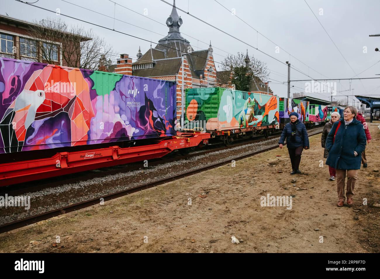 (190303) -- BRUXELLES, 3 mars 2019 (Xinhua) -- les gens voient le train ...