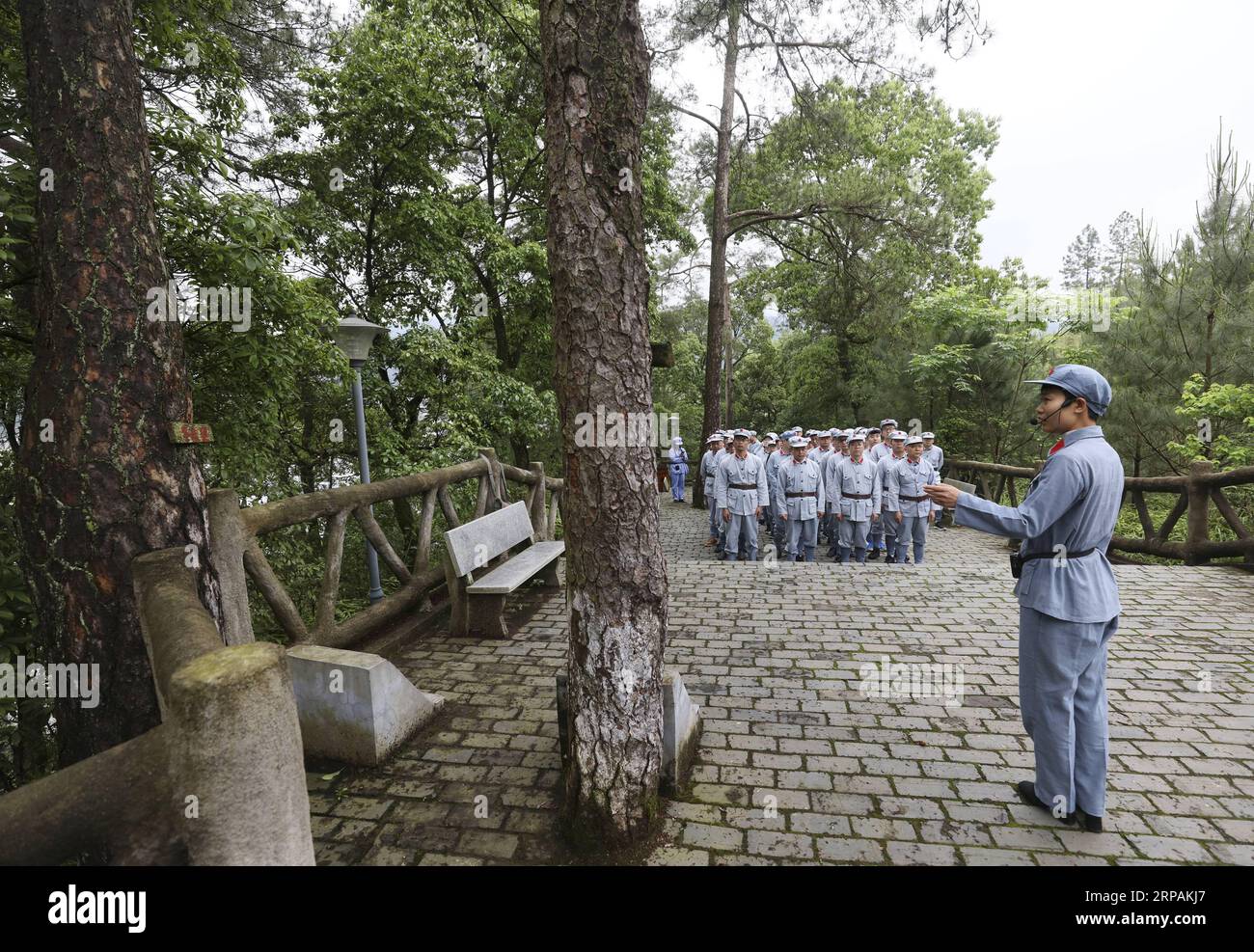 (190514) -- RUIJIN, 14 mai 2019 (Xinhua) -- des touristes visitent le ...
