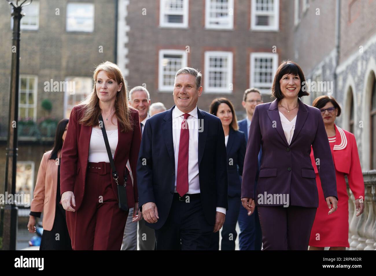 Le leader travailliste Sir Keir Starmer, avec Angela Rayner (à gauche ...