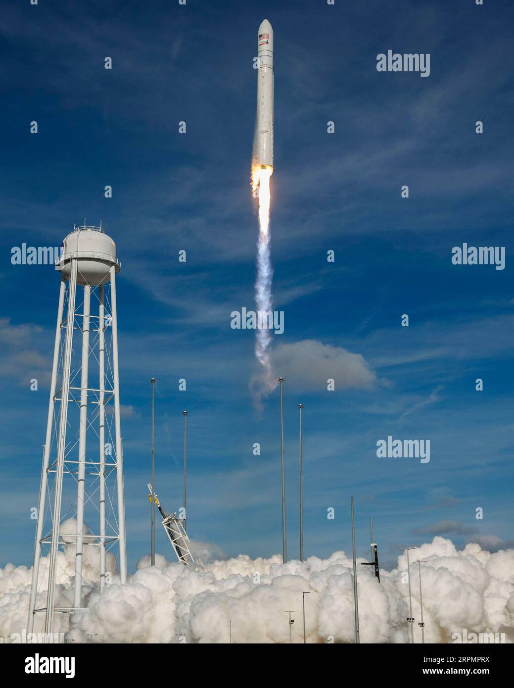 200216 -- WALLOPS ISLAND , 16 février 2020 -- la fusée Antares ...