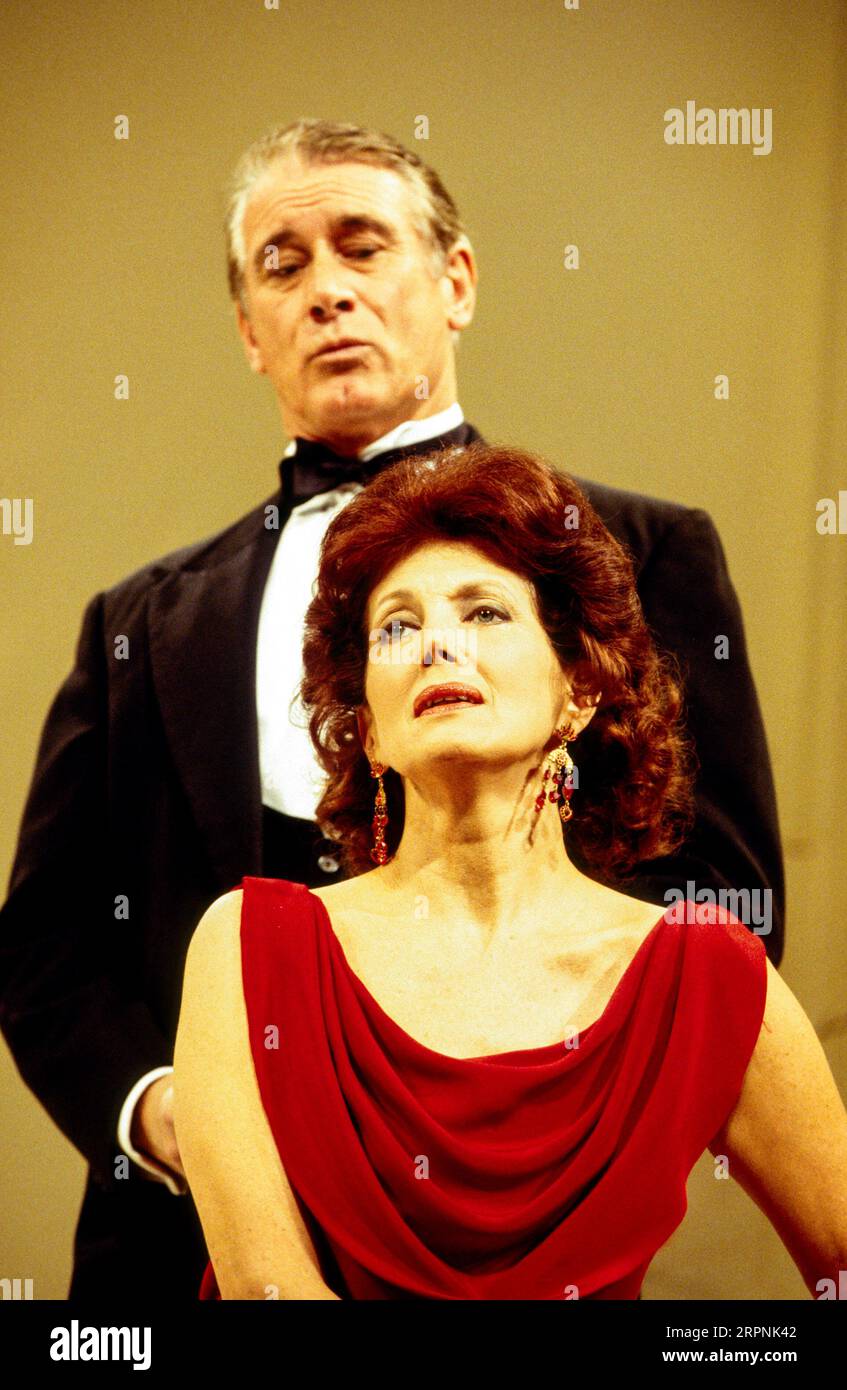 Gayle Hunnicutt (Freda Caplan), Keith Baxter (Robert Caplan) dans UN ...