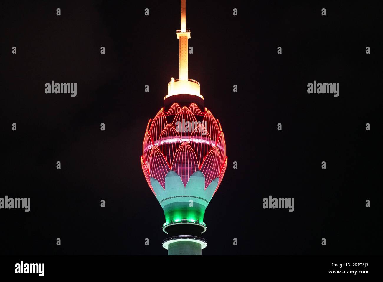 200412 -- COLOMBO, le 12 avril 2020 -- la tour emblématique du Lotus du ...