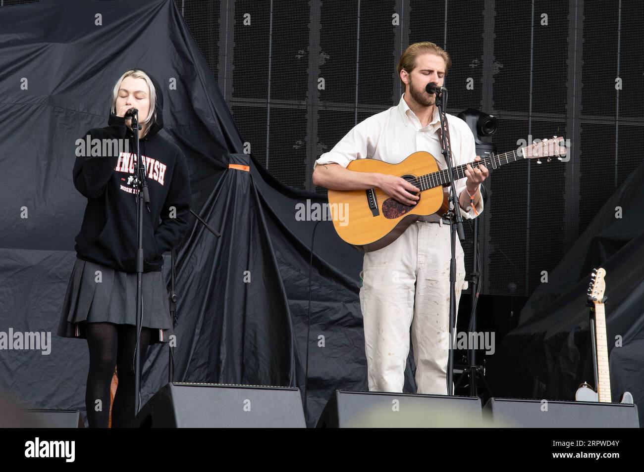 Christian lee hutson et phoebe bridgers Banque de photographies et d’images à haute résolution ...