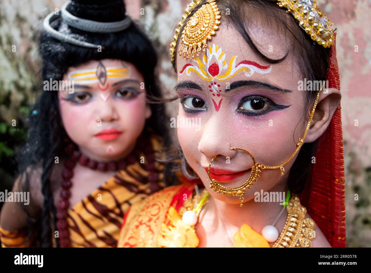Narayanganj, Dhaka, Bangladesh. 6 septembre 2023. Des enfants vêtus de costumes de la divinité ...