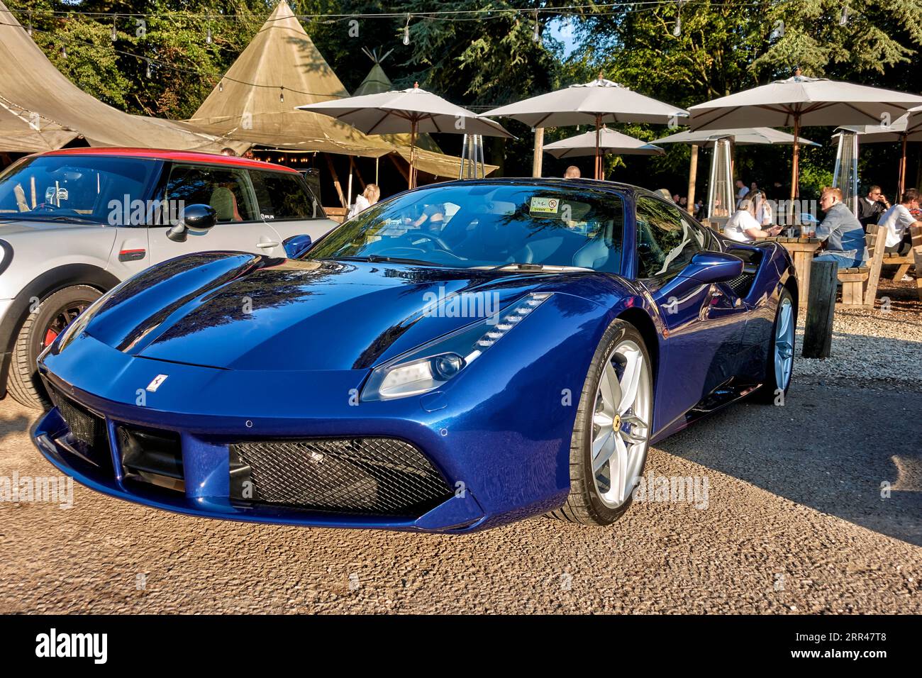 Supercar bleue Banque de photographies et d’images à haute résolution ...