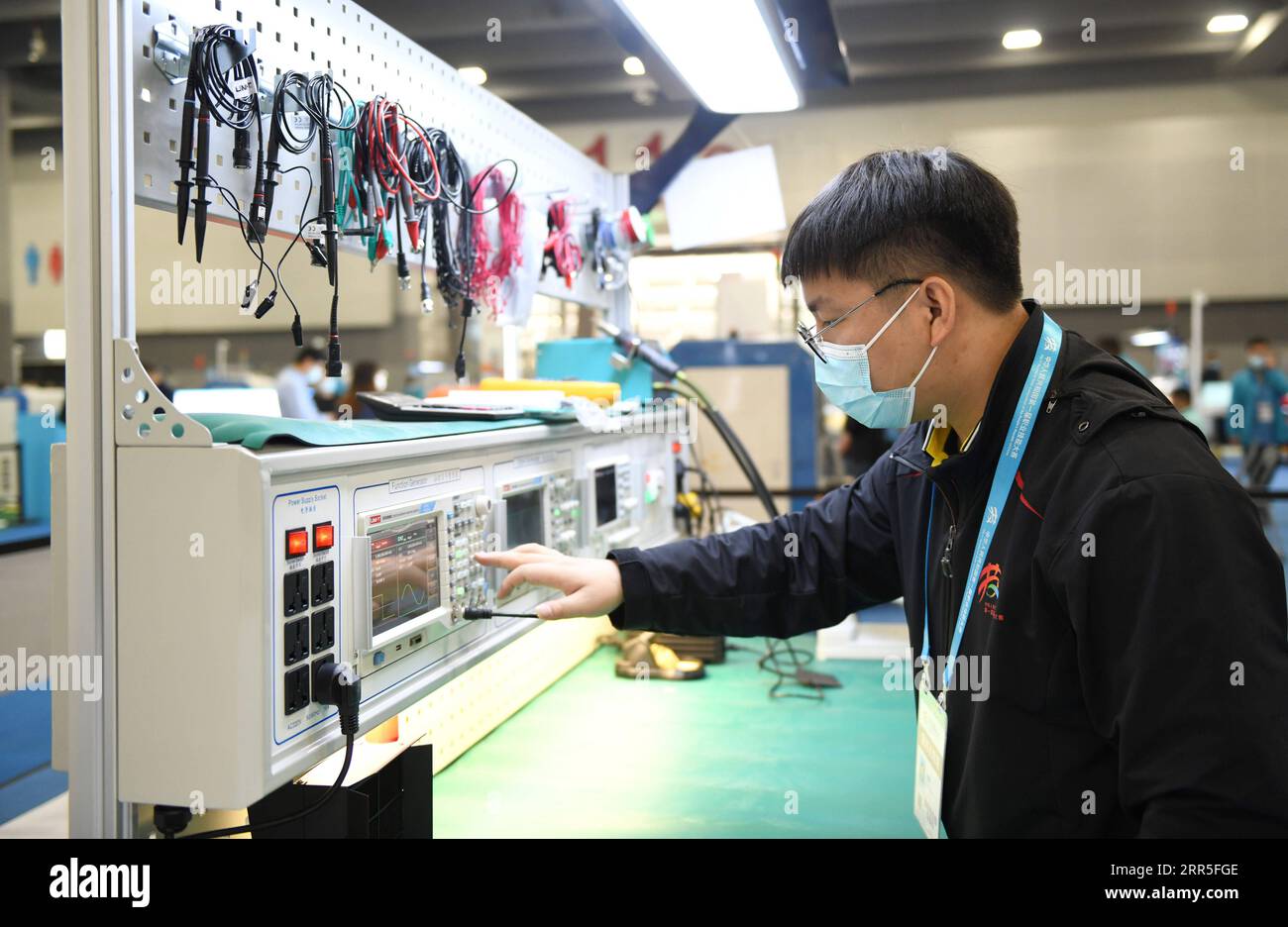 210105 -- CHONGQING, le 5 janvier 2021 -- Liang Pan travaille comme ...