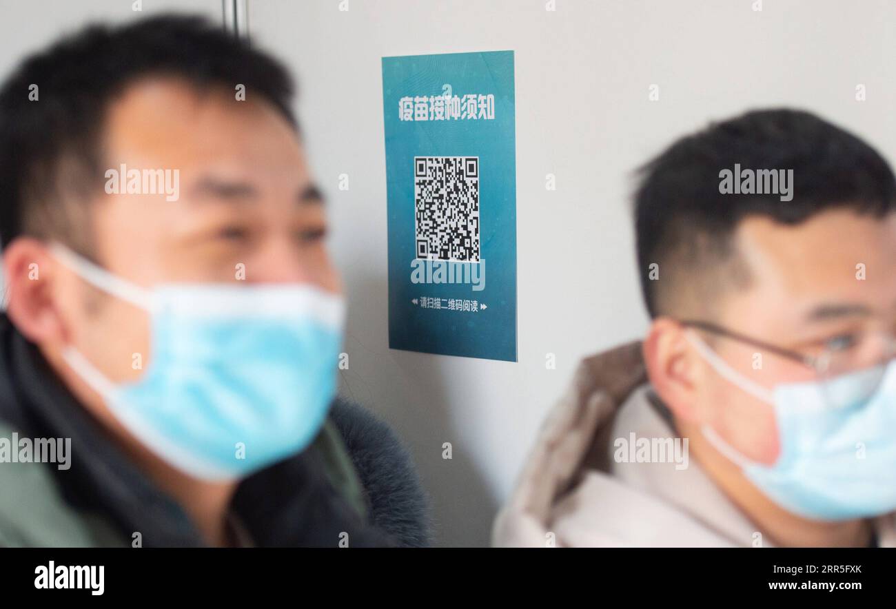 210106 -- BEIJING, le 6 janvier 2021 -- M. Wu L attend dans la file ...