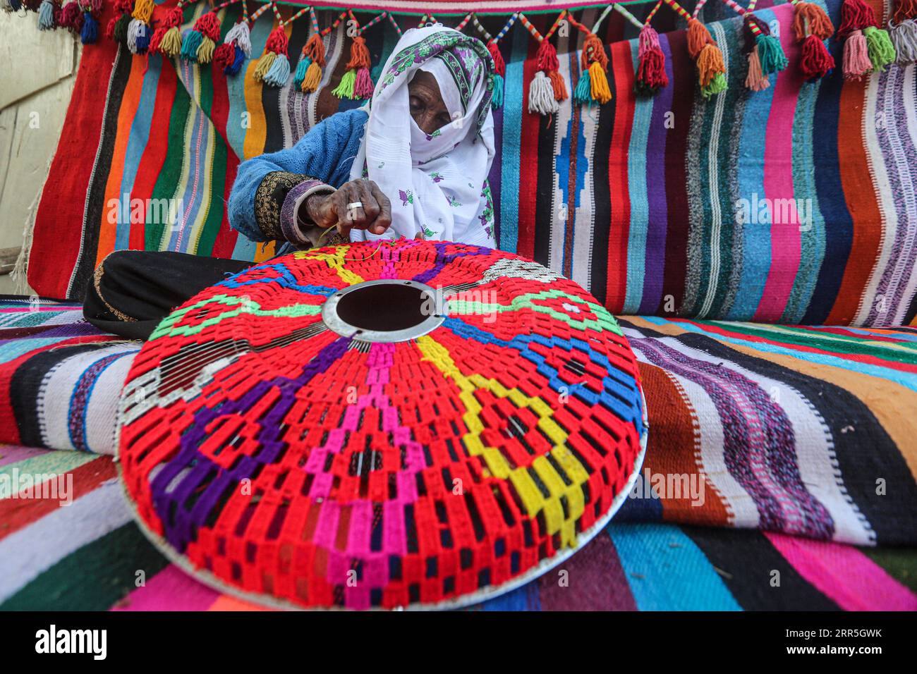 210107 -- GAZA, le 7 janvier 2021 -- la bédouine palestinienne Hosnia ...